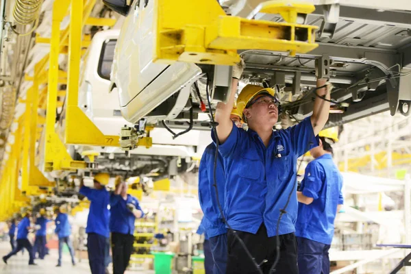 Chinese Workers Assemble Cars Assembly Line Auto Plant Saic Wuling ...