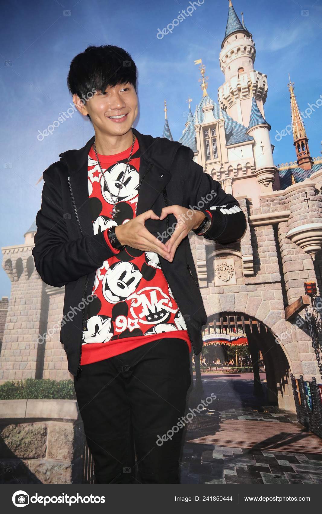 Singaporean Singer Lin Poses Press Conference Screening Micro Movie ...