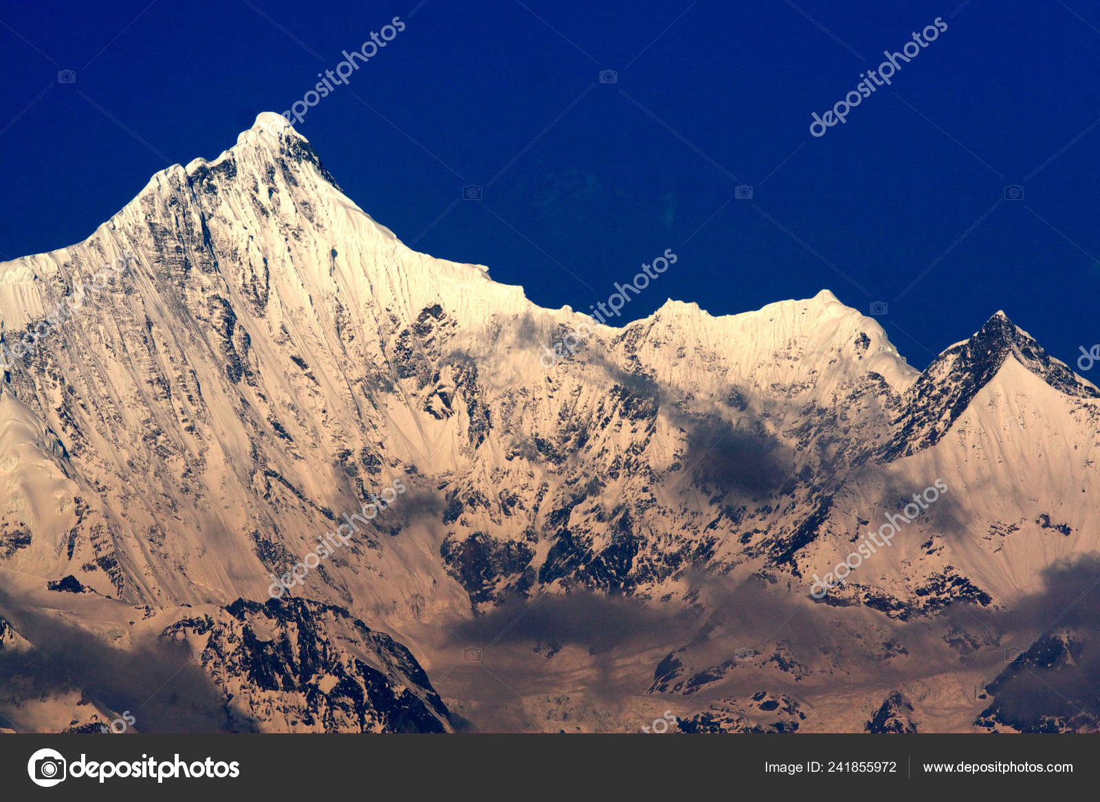 First Rays Light Hit Kawagebo Peak Meili Snow Mountain Deqin — Stock ...