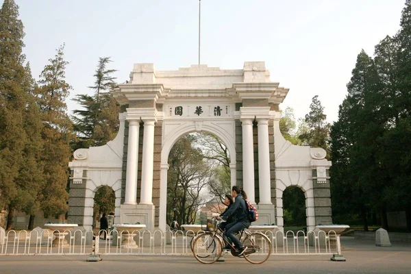 People Take Photos Symbolic Second Gate Tsinghua University Beijing ...