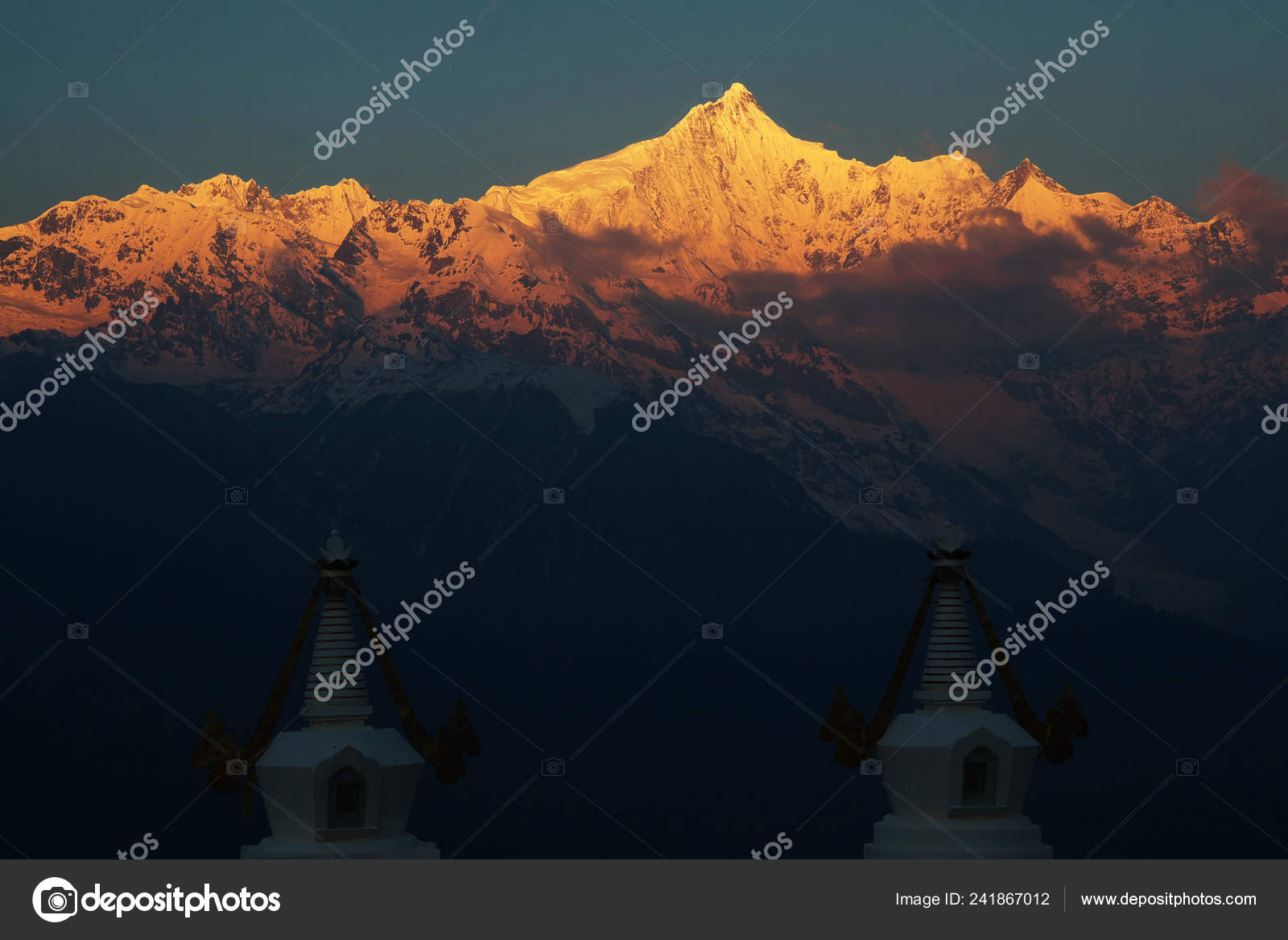 Sunrise Gradually Lights Kawagebo Peak Meili Snow Mountain Deqin County ...