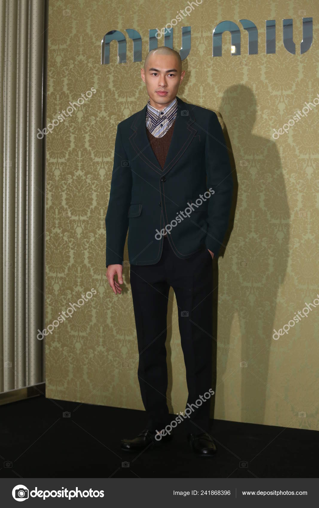 Taiwanese Actor Tony Yang Poses Arrives Opening Ceremony New Fashion ...