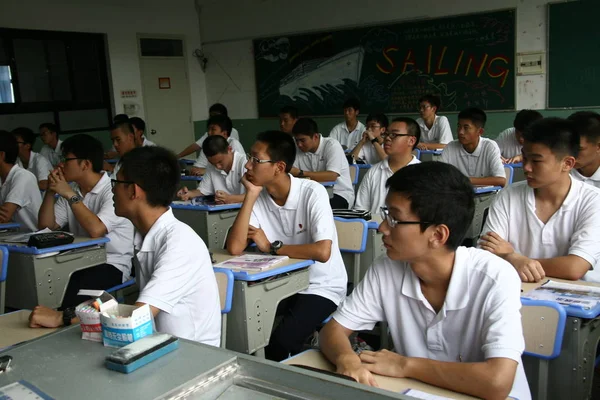 Young asian students Stock Photos, Royalty Free Young asian students ...