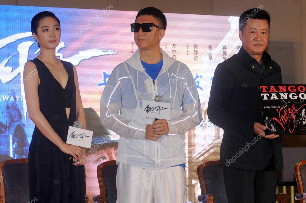 (Desde la izquierda) La actriz taiwanesa Gwei Lun-Mei, el actor chino ...