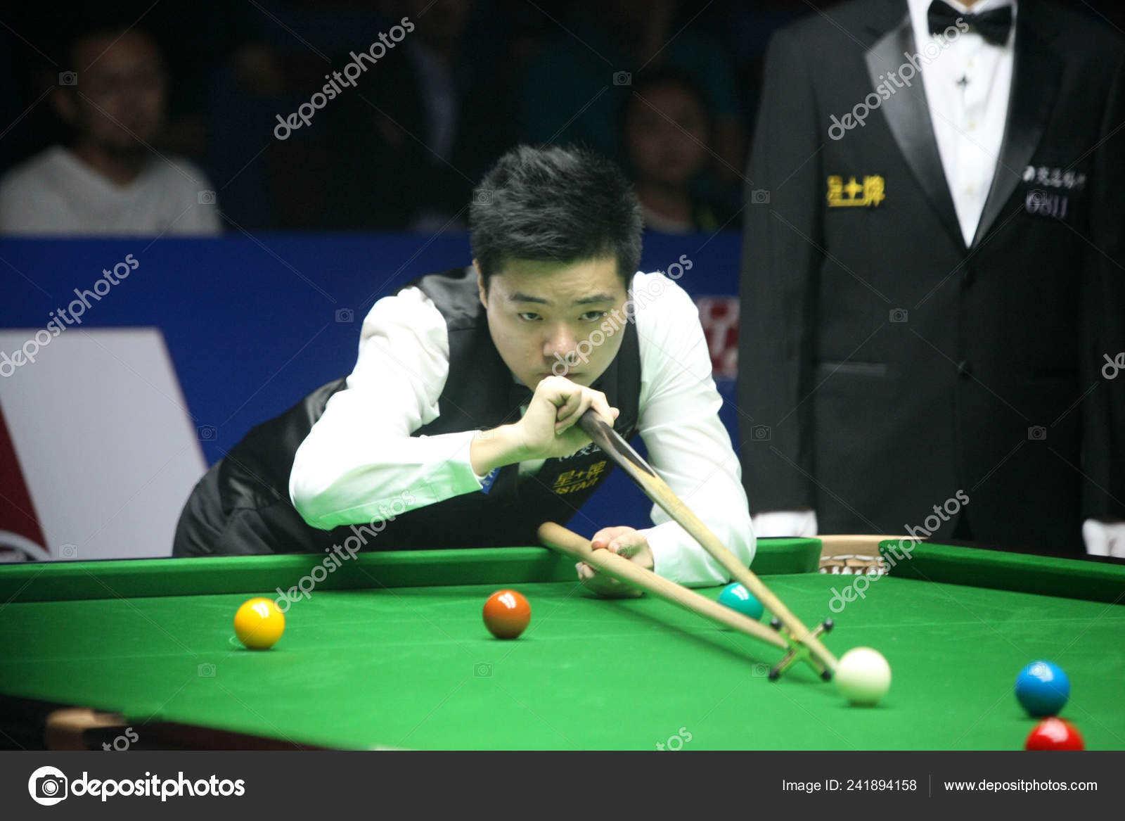 Ding Junhui China Plays Shot Jack Lisowski England First Match — Stock Editorial Photo ...