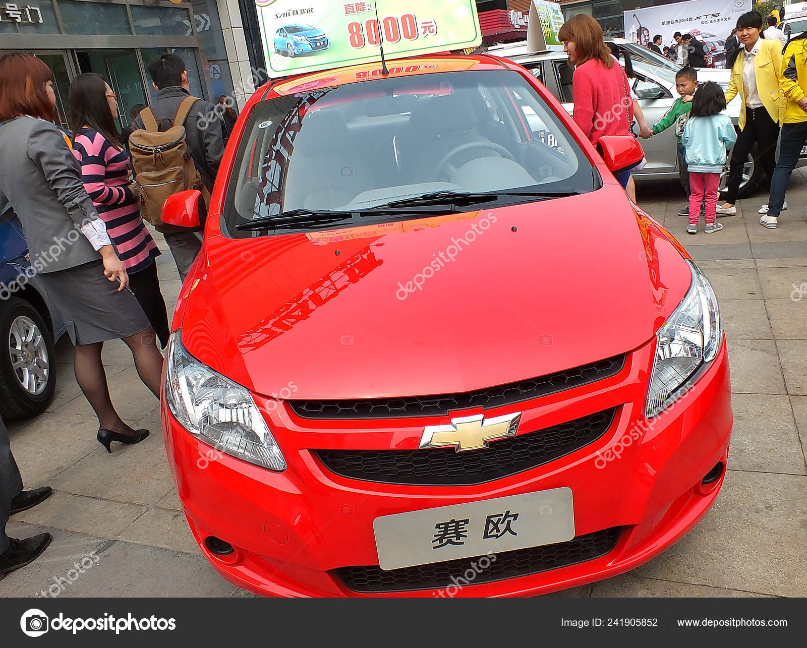 File Chinese Visitors Look Chevrolet Sail Shanghai Joint Venture Saic ...