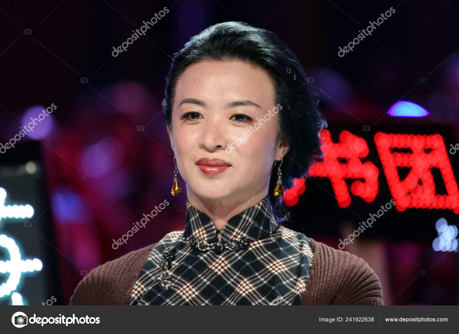 Chinese Transsexual Dancer Jin Xing Pictured Recording Session ...