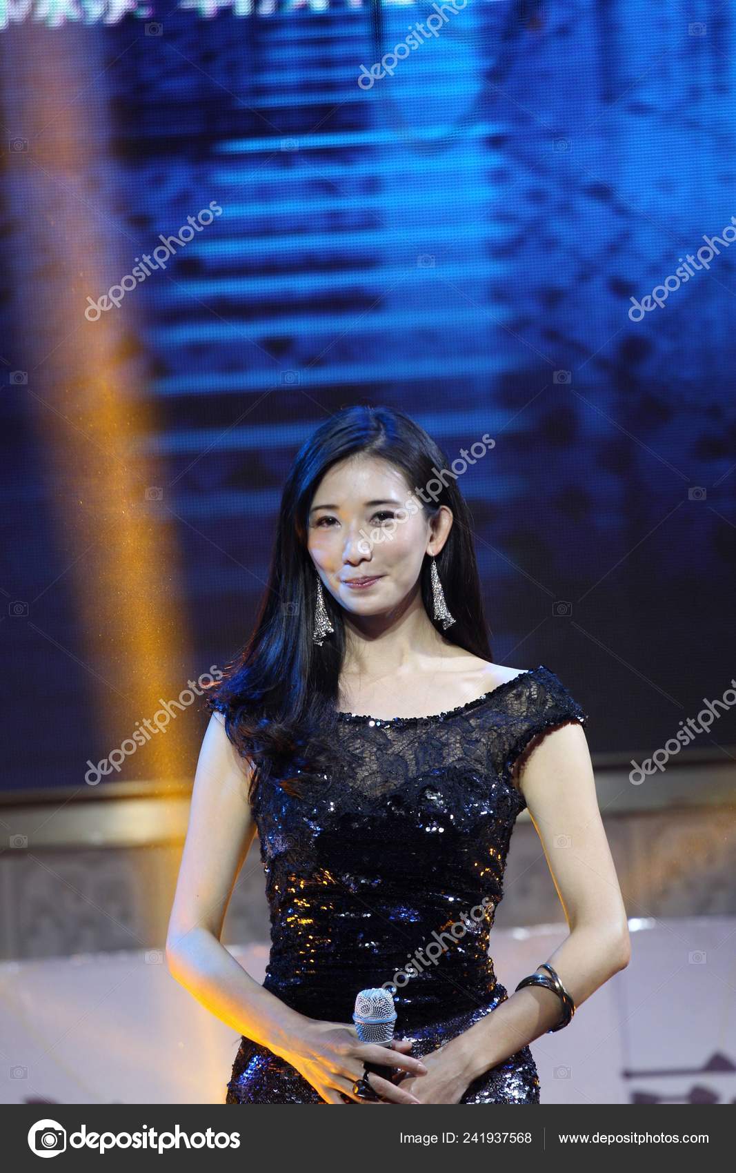 Taiwanese Model Actress Lin Chi Ling Poses Automotive Industry Forum ...