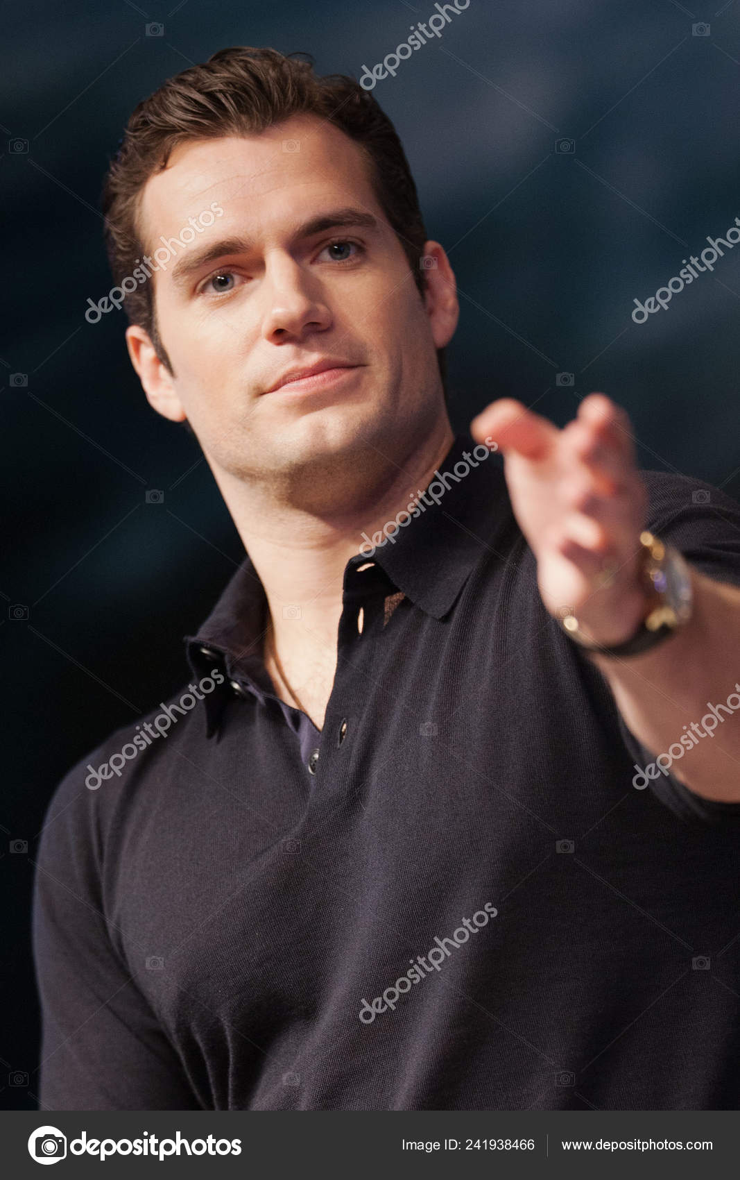 L'acteur Britannique Henry Cavill Pose Lors D'une Conférence Presse ...