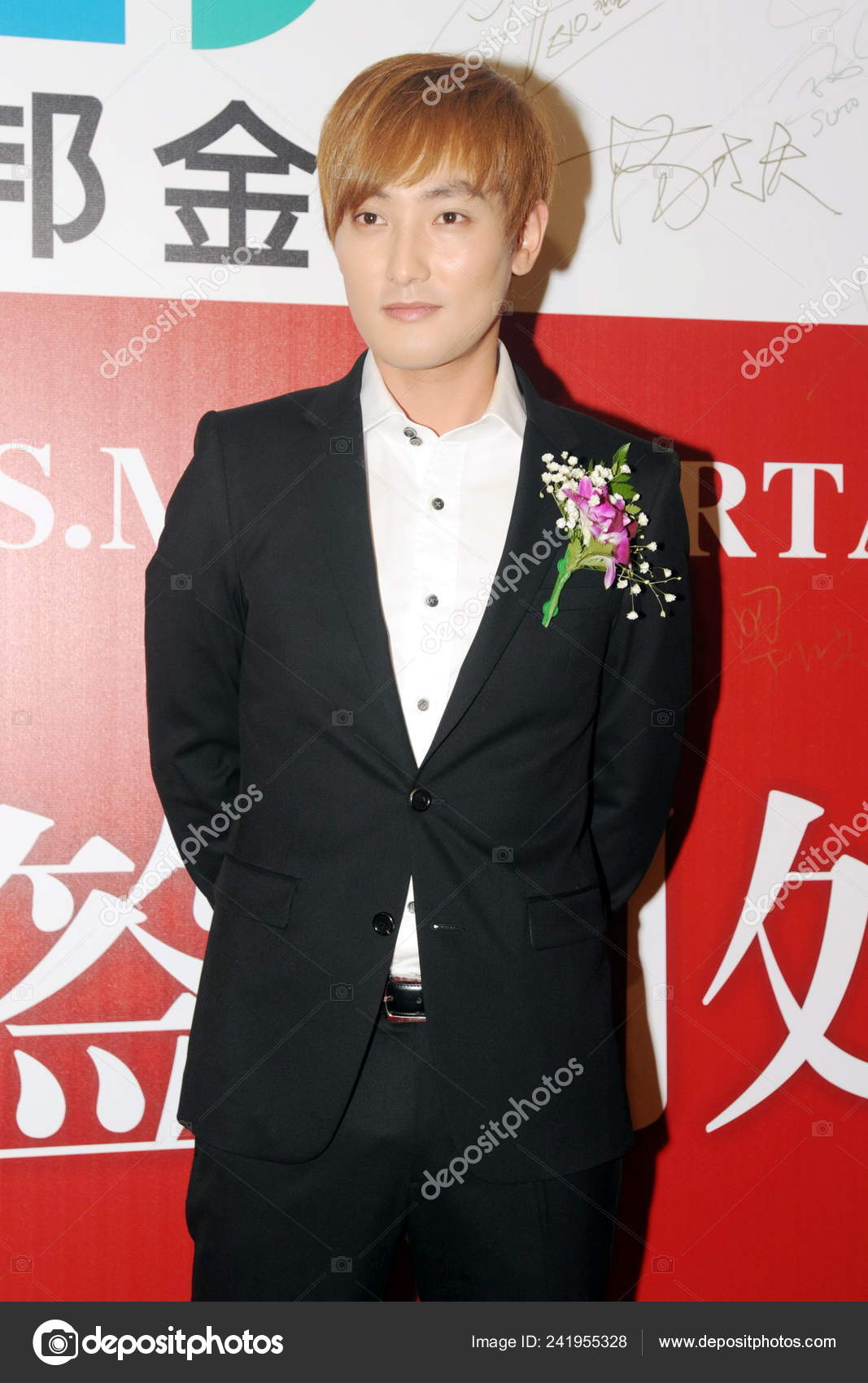 South Korean Singer Kangta Poses Signing Event China's Rojam ...