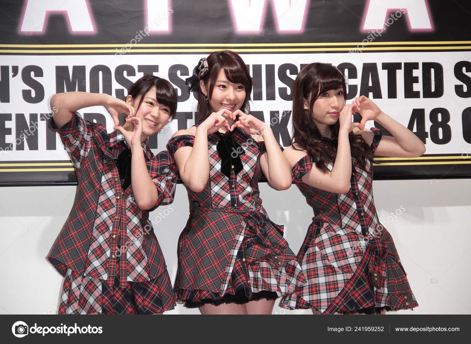 Left Suzuran Yamauchi Reina Fujie Haruka Katayama Team Japanese Girl — Stock Editorial Photo ...