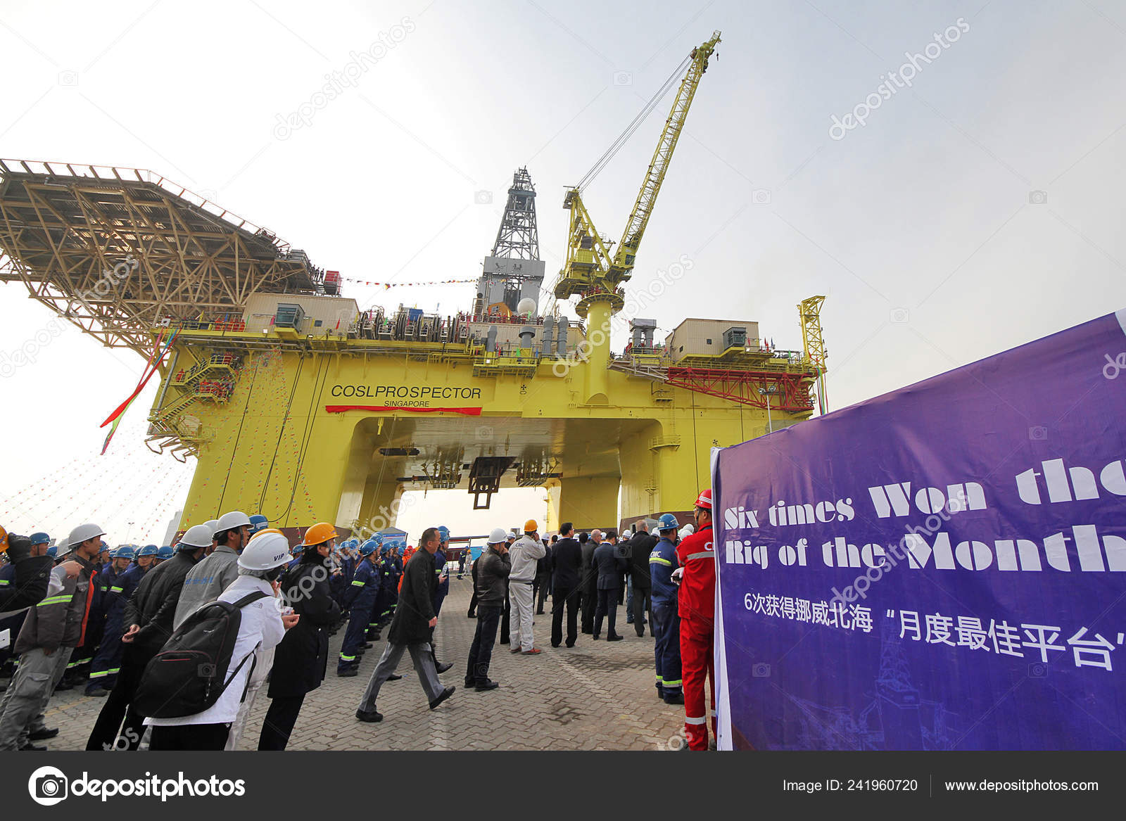 People Look Deepwater Oil Rig Coslprospector Made China Oilfield ...