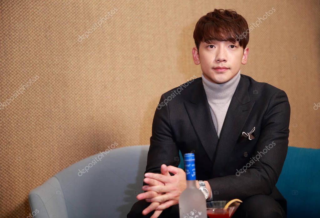 Actor Cantante Surcoreano Rain Posa Durante Ceremonia Apertura Bar ...