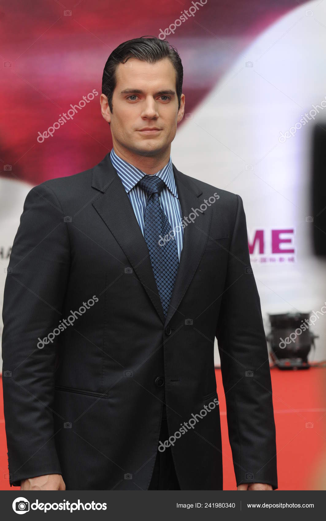 Actor Británico Henry Cavill Posa Una Conferencia Prensa Película Man ...