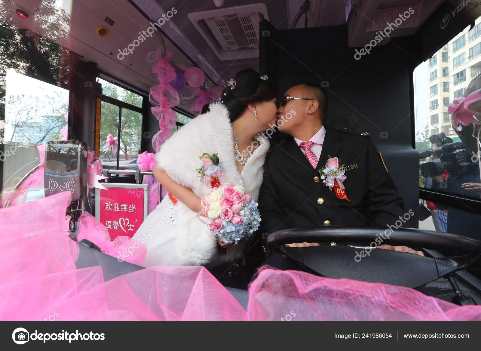 Chinese Bus Driver Jia Right His Bride Ning Kiss Bendy — Stock ...