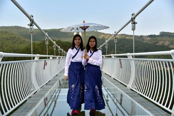 Beautiful chinese students Stock Photos, Royalty Free Beautiful chinese ...