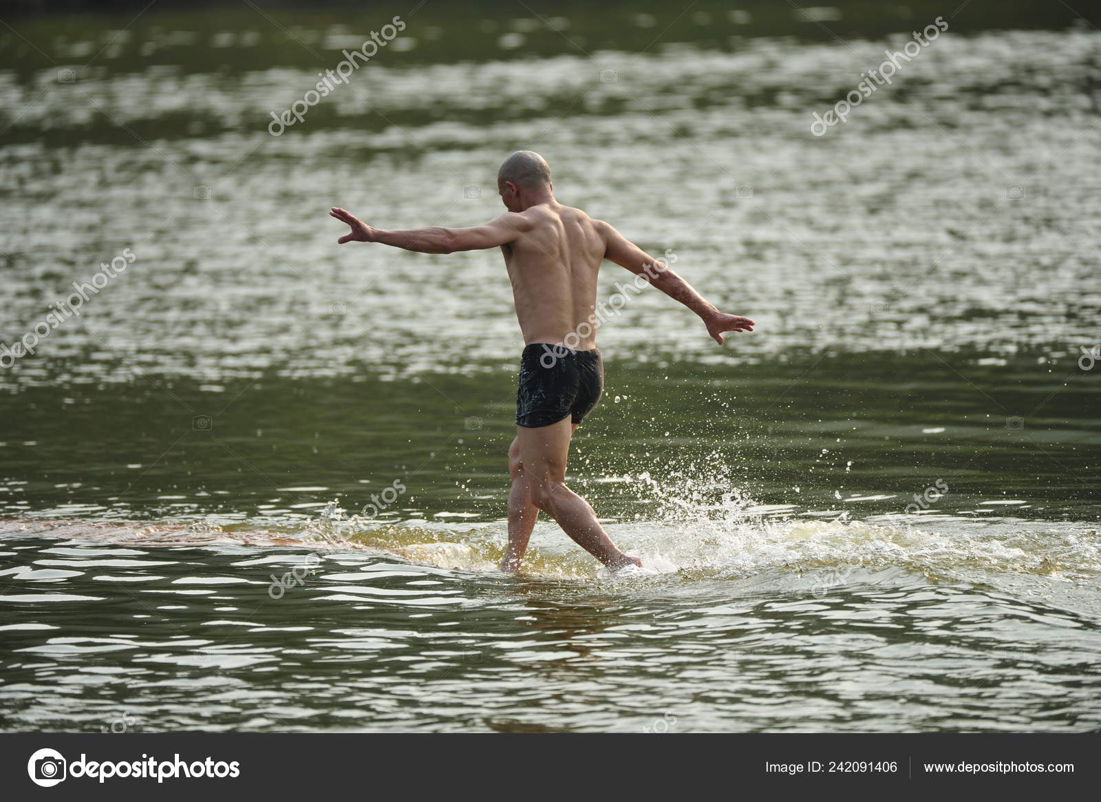 Chinese Shaolin Monk Shi Liliang Walks Water Exercise Quanzhou ...