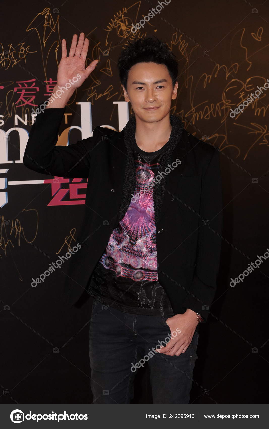 Taiwanese Model Actor Joseph Cheng Waves Red Carpet Arrives Fashion ...
