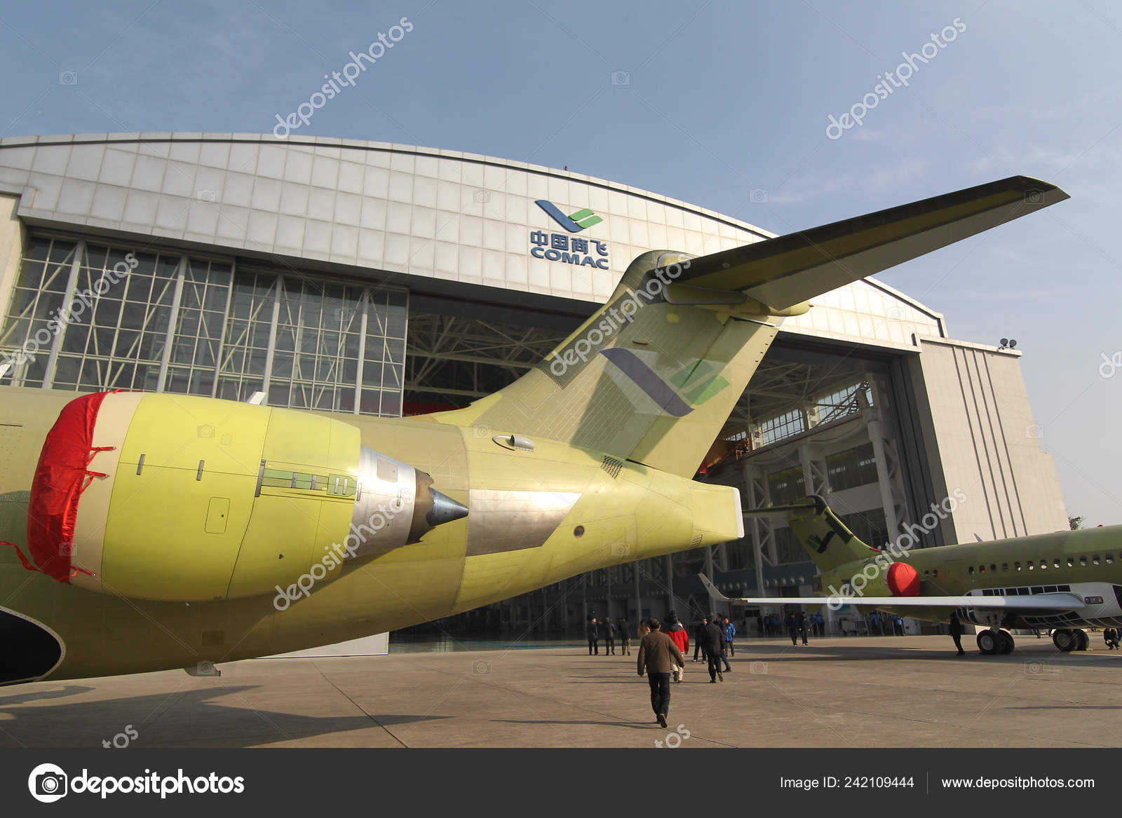 Pair Chinas First Domestically Produced Regional Jets Seat Arj21 700 ...