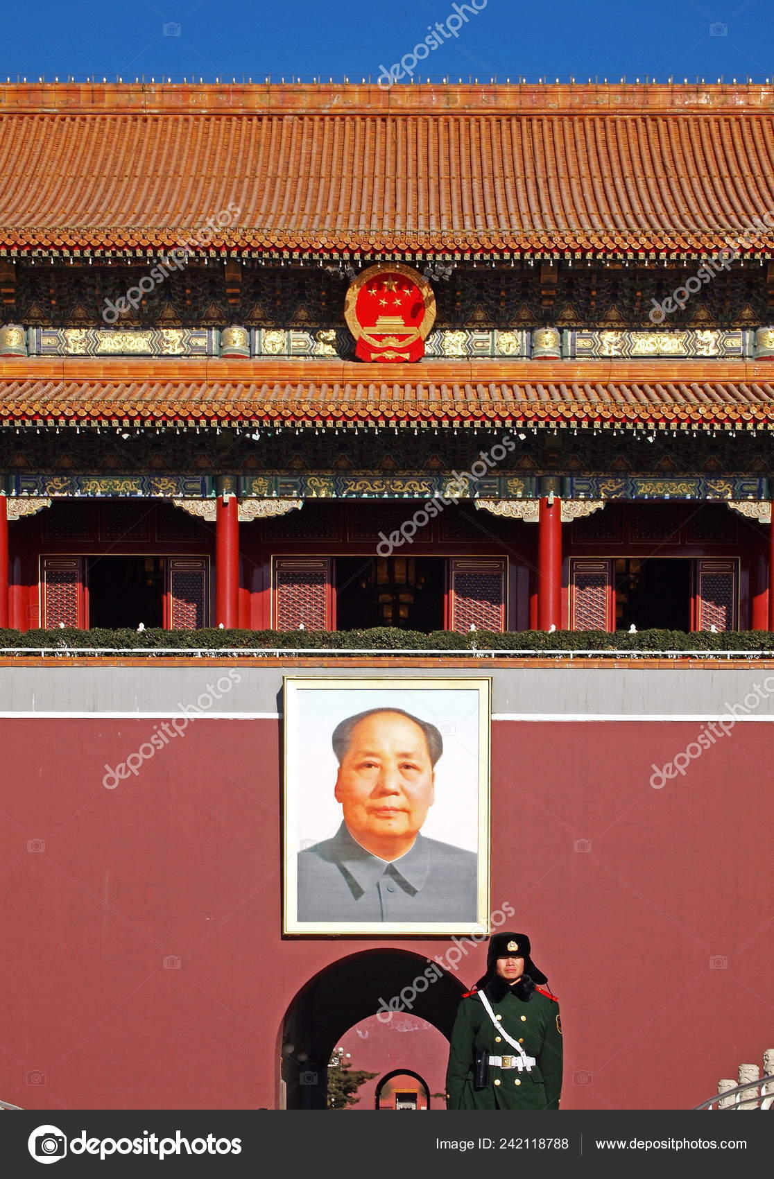 Paramilitary Policeman Stands Guard Front Tiananmen Rostrum Beijing ...