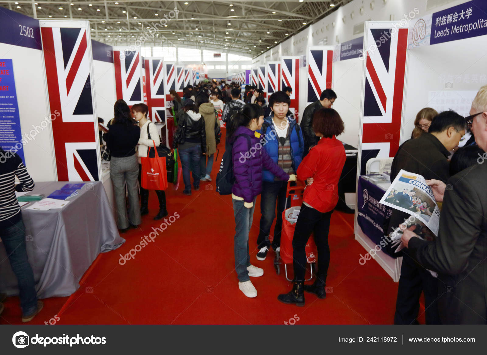 Visitors Walk Booths Exhibition Area 18Th China International Education ...