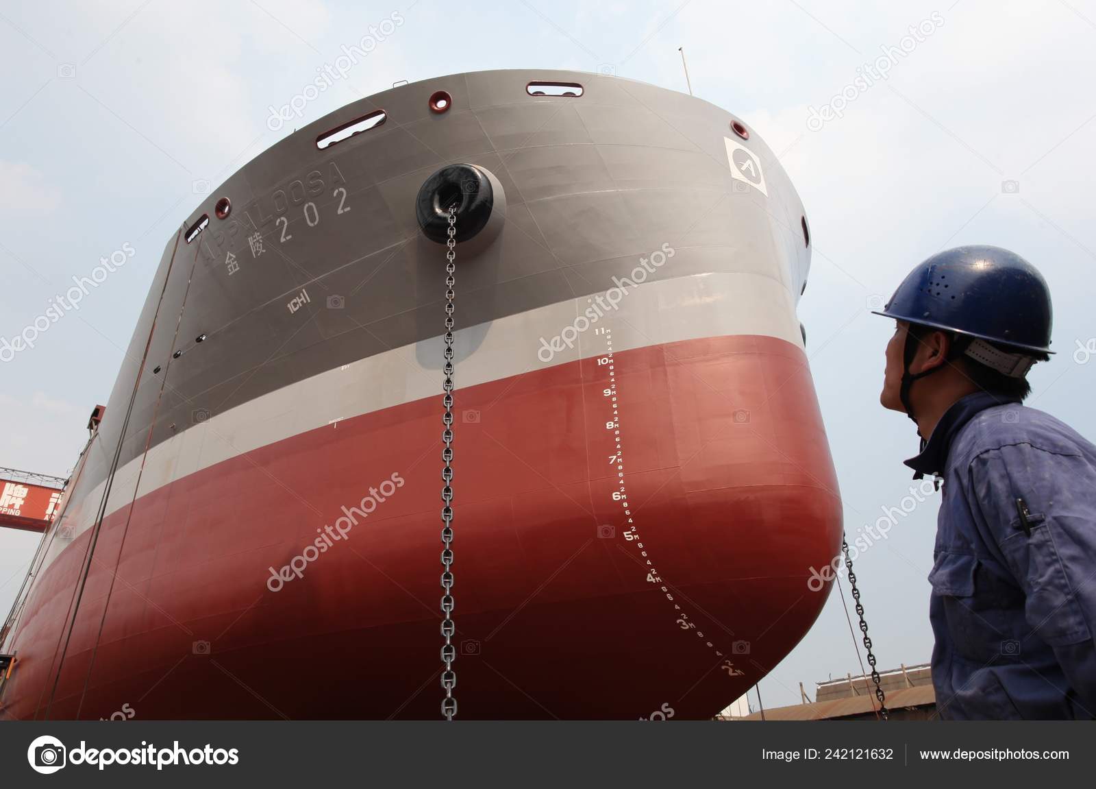 Chinese Worker Looks Bulk Cargo Ship Being Built Jinling Shipyard ...