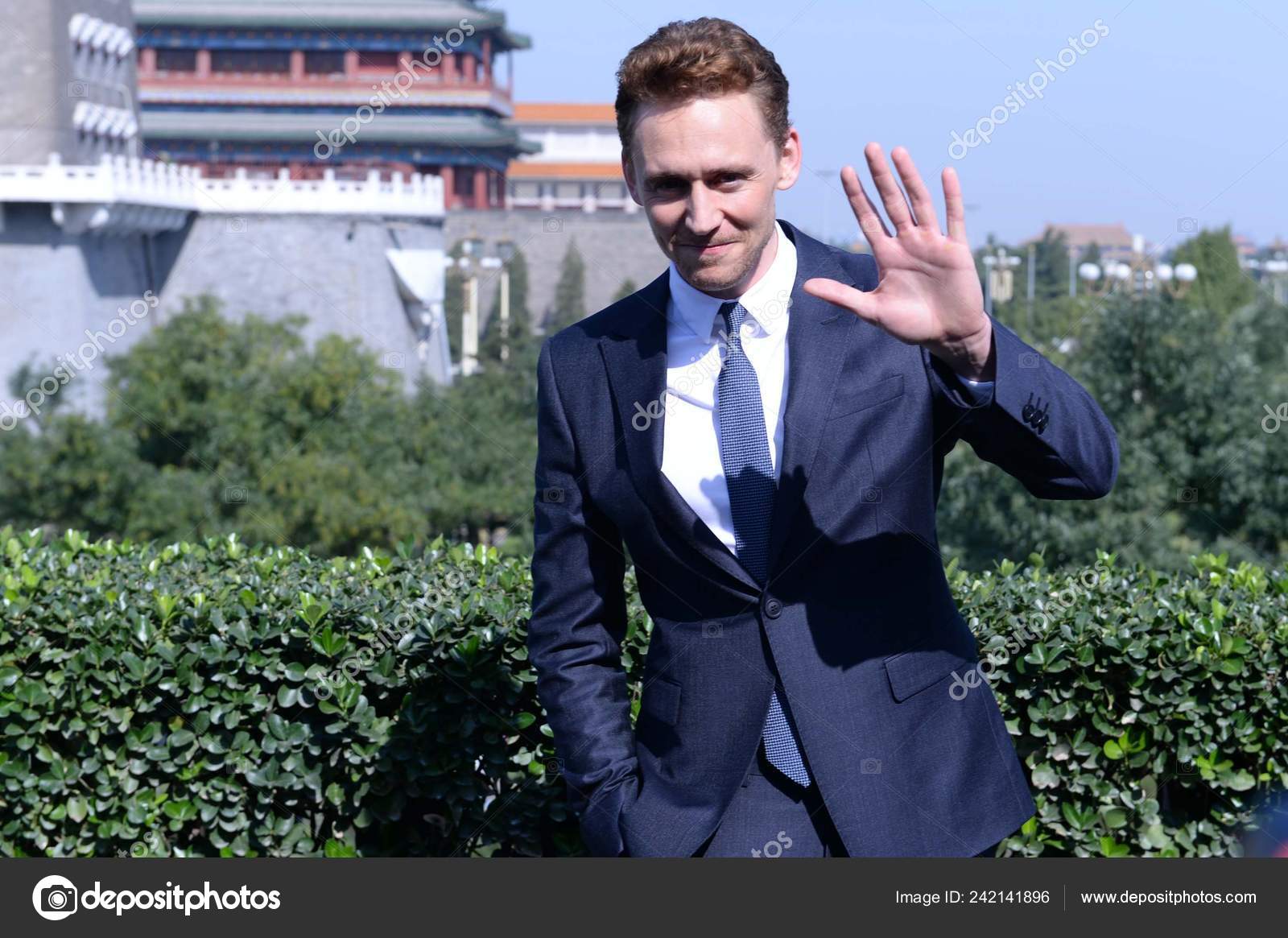 English Actor Tom Hiddleston Waves Photocall Promote His New Movie ...