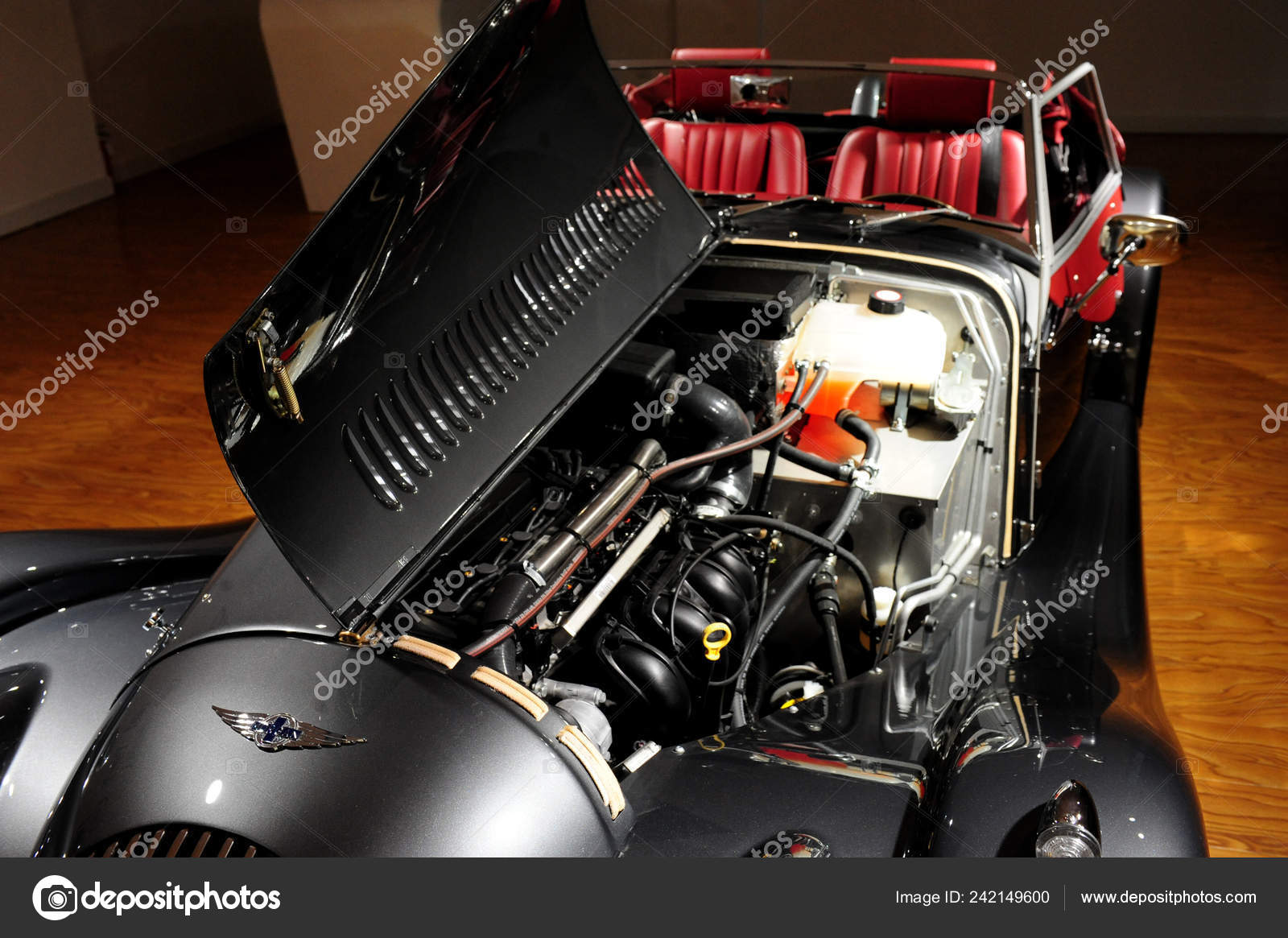 Engine Morgan Sports Car Displayed Showroom Morgan Qingdao City East ...