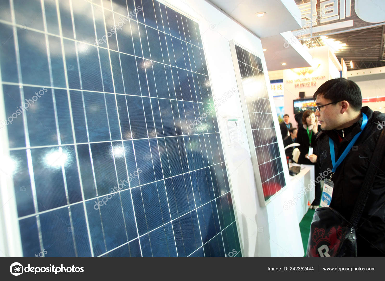 Visitors Look Solar Panels 7Th Asiasolar Photovoltaic Industry ...