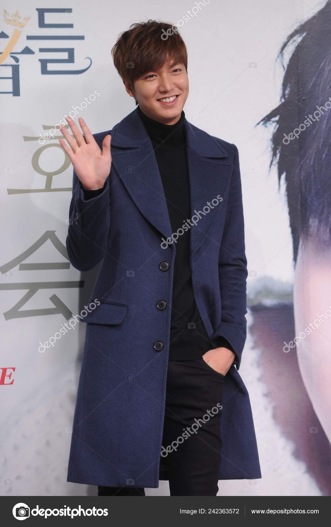 South Korean Actor Singer Lee Min Waves Press Conference Sohu — Stock Editorial Photo ...