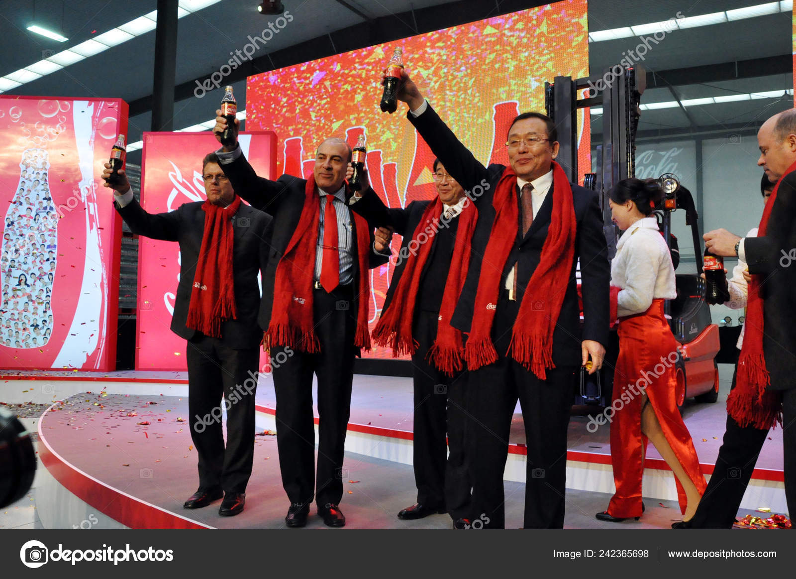 Muhtar Kent Second Left Chairman Ceo Coca Cola Company Other — Stock ...