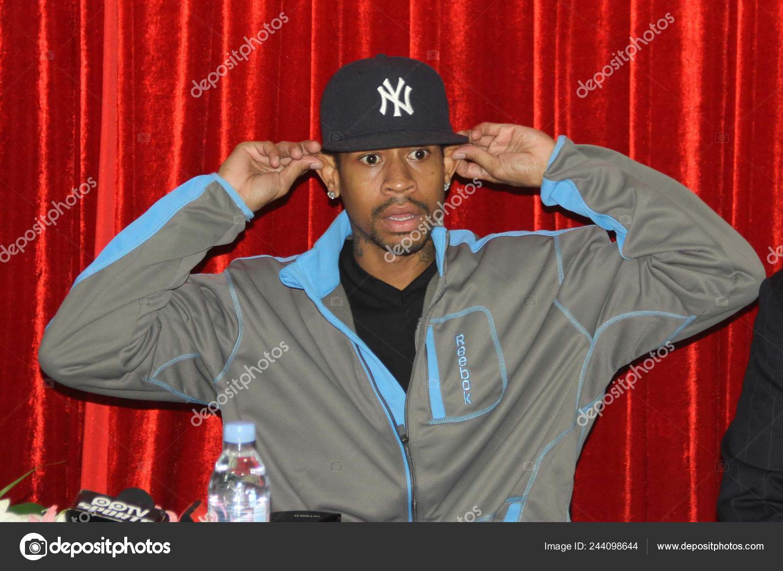 Nba Superstar Allen Iverson Pictured Signing Ceremony Cooperation Hupu ...