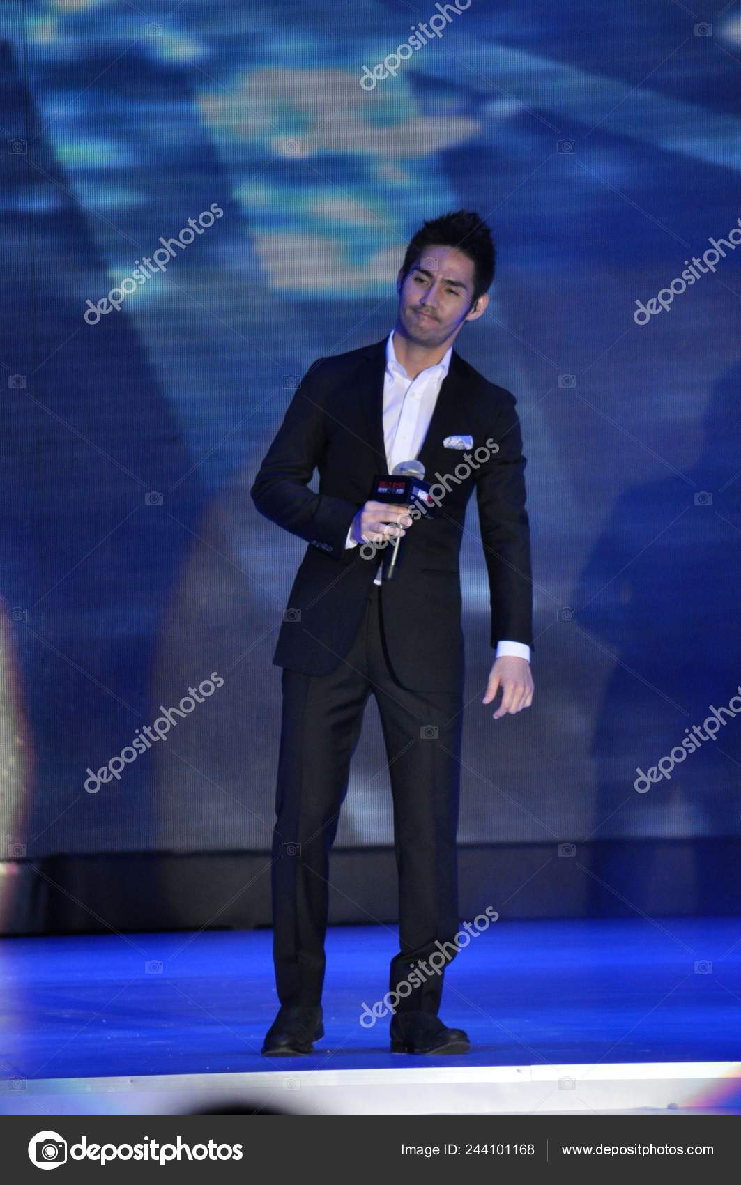 Japanese Singer Kousuke Atari Performs Anniversary Activity Ellemen ...