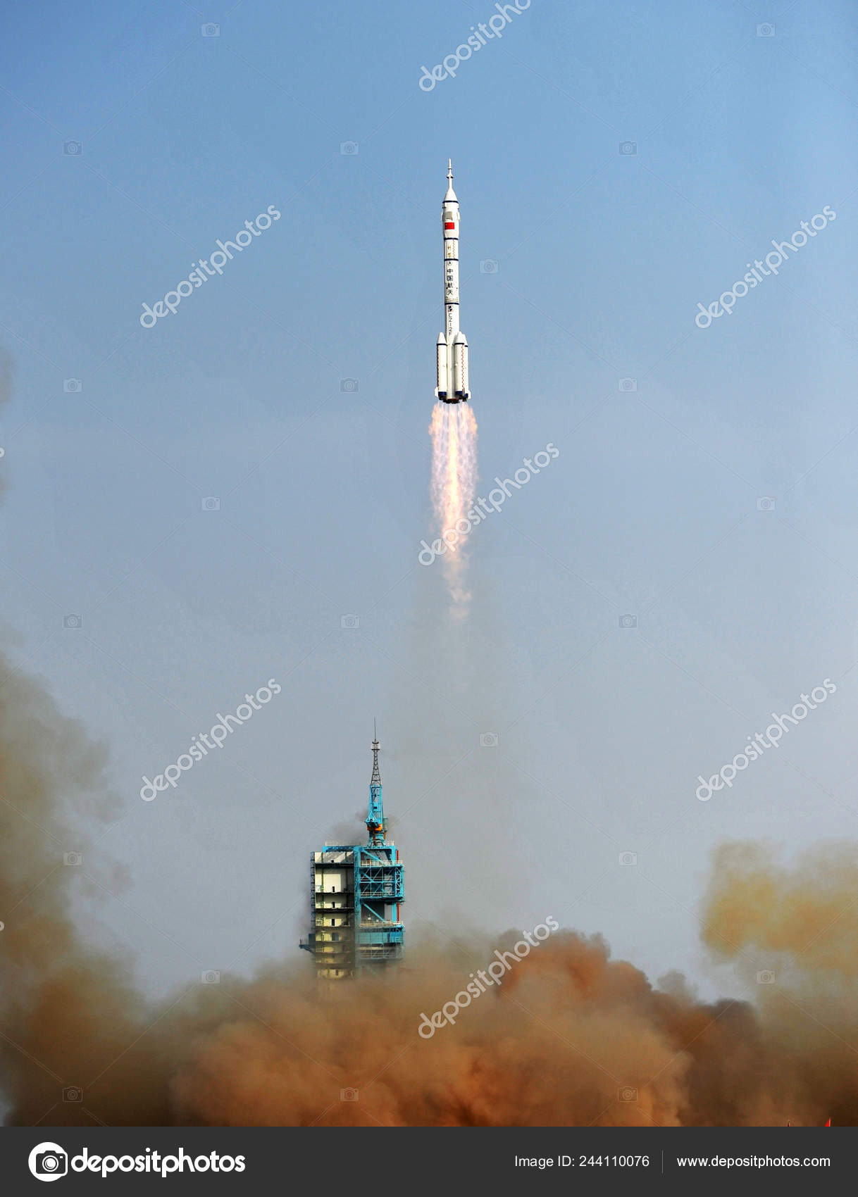 Long March Carrier Rocket Carrying Shenzhou Shenzhou Spacecraft Three ...