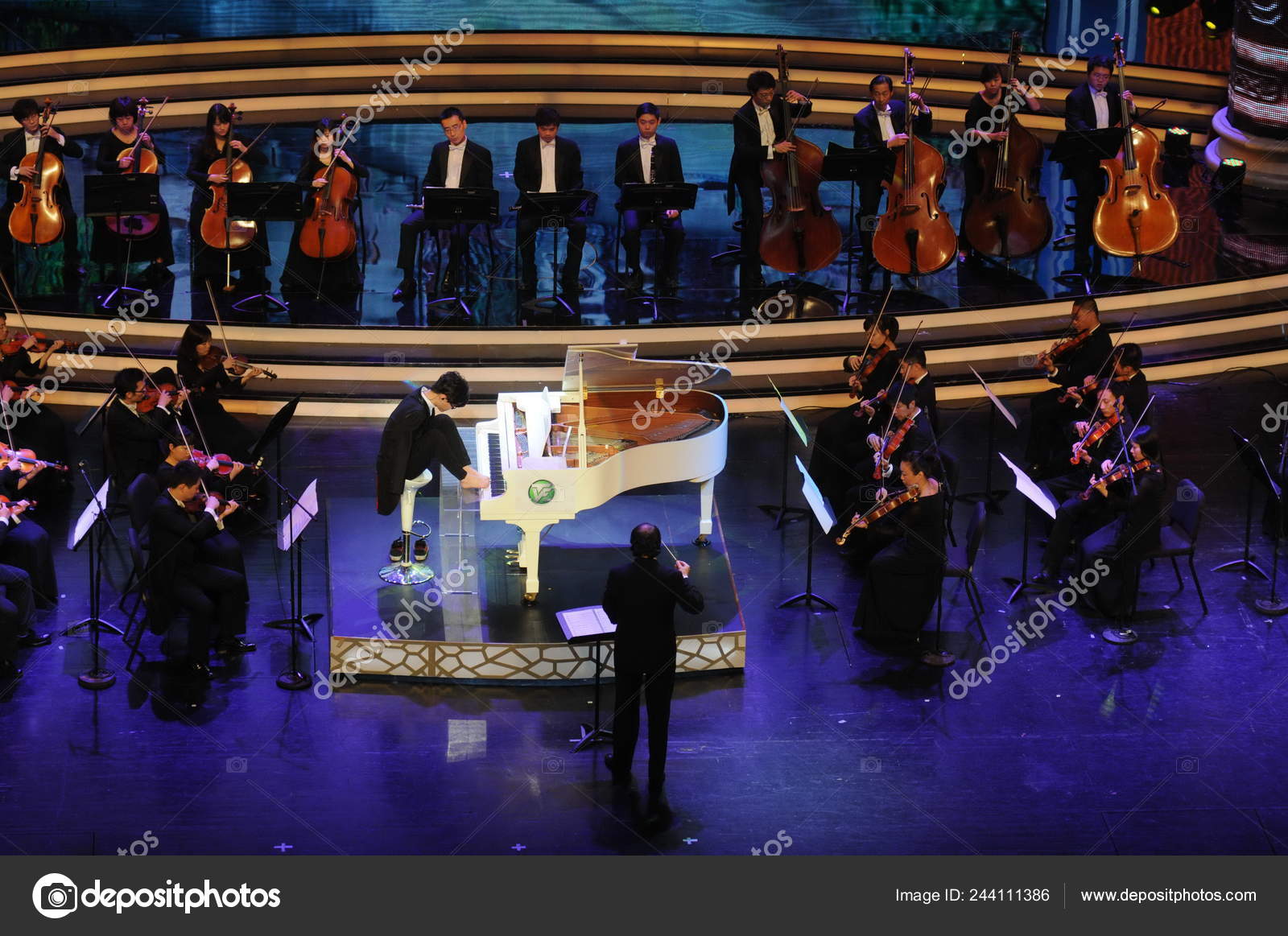 Chinese Armless Pianist Liu Wei Performs Shanghai Symphony Orchestra ...