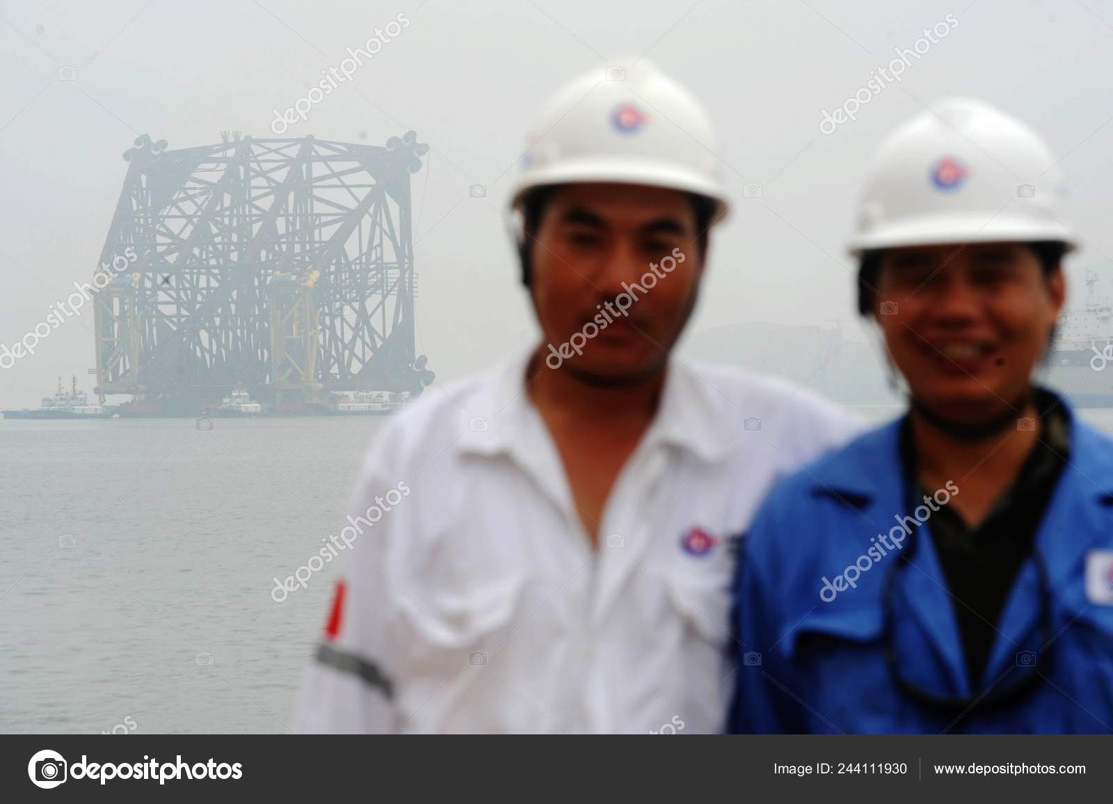 Chinese Staff Pose Liwan Jacket Constructed Cnooc Its Departure South ...