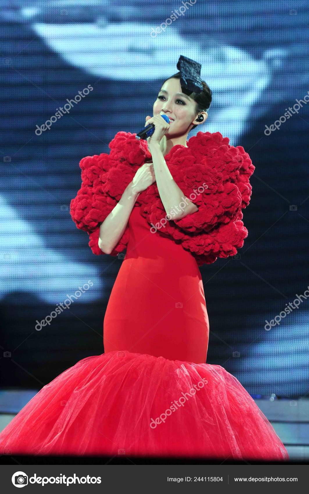 Taiwanese Singer Fan Fan Performs Her Concert Guangzhou South Chinas ...