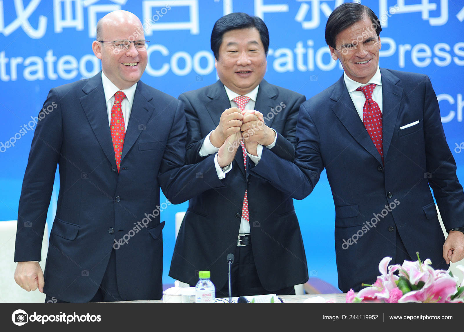 Left Gordon Riske Ceo Kion Group Tan Xuguang Chairman Shandong – Stock ...
