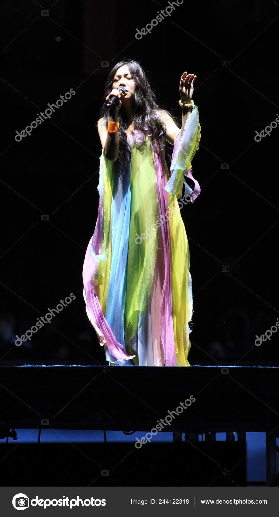 Taiwanese Singer Wan Fang Performs Rock Records 30Th Anniversary ...