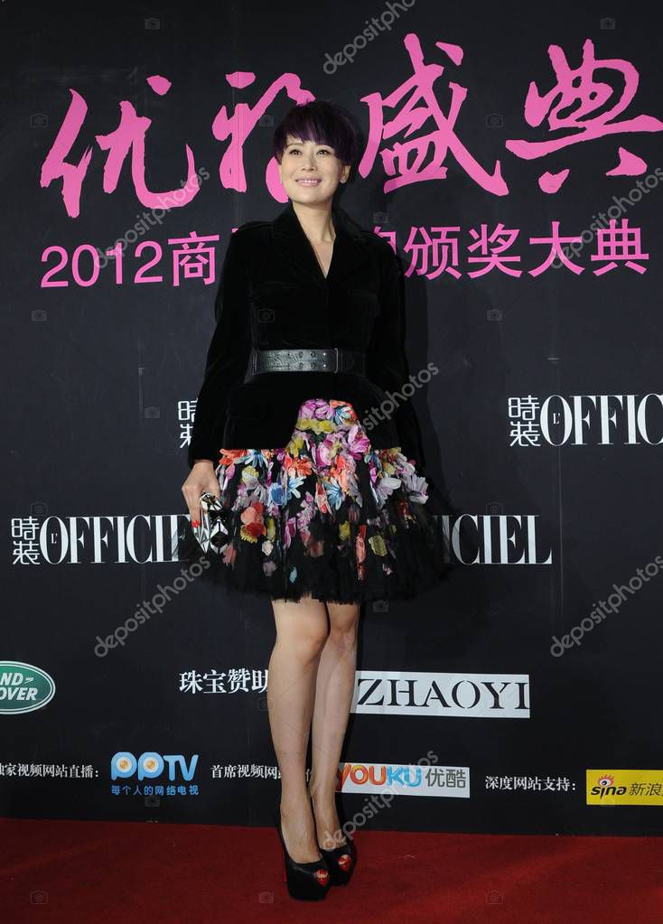 La actriz china Huang Yi, más conocida por su nombre artístico Hai Qing, posa en la alfombra ...