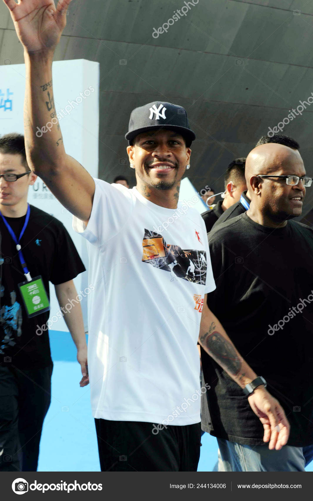 Nba Star Allen Iverson Waves Fans Arriving Press Conference Pro – Stock ...