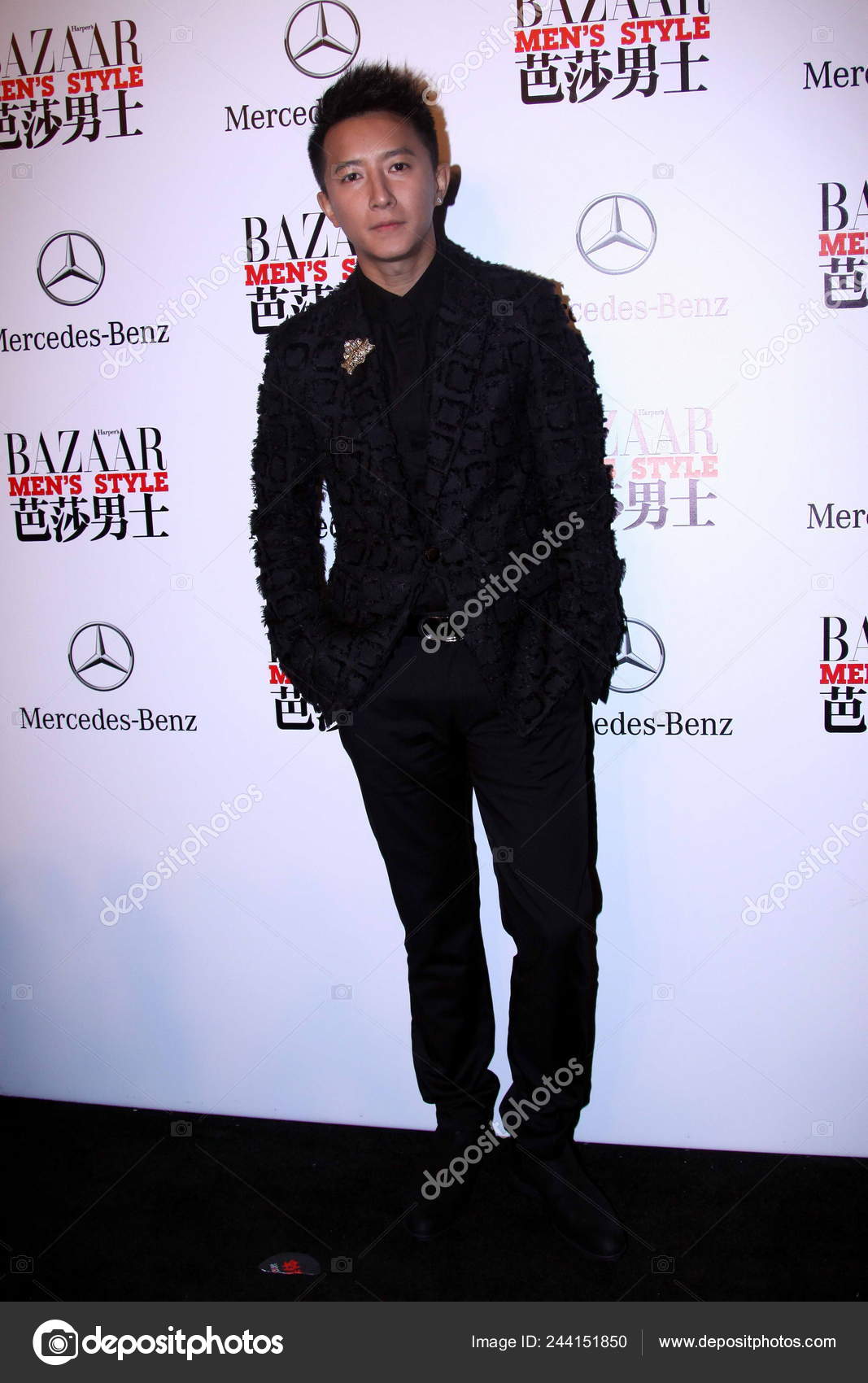 Chinese Singer Actor Han Geng Poses Arrives Award Ceremony Bazaar ...