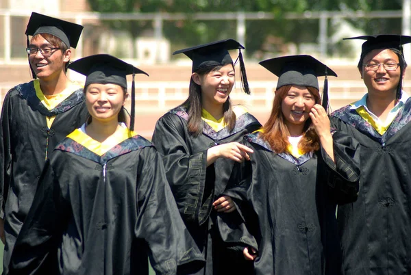 Chinese Graduates Dressed Academic Gowns Take Selfies Graduation ...