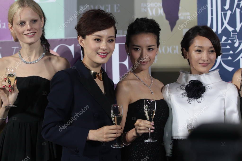 (Desde la izquierda) La supermodelo belga Hanne Gaby Odiele, la actriz china Sun Li, Dong Jie y ...