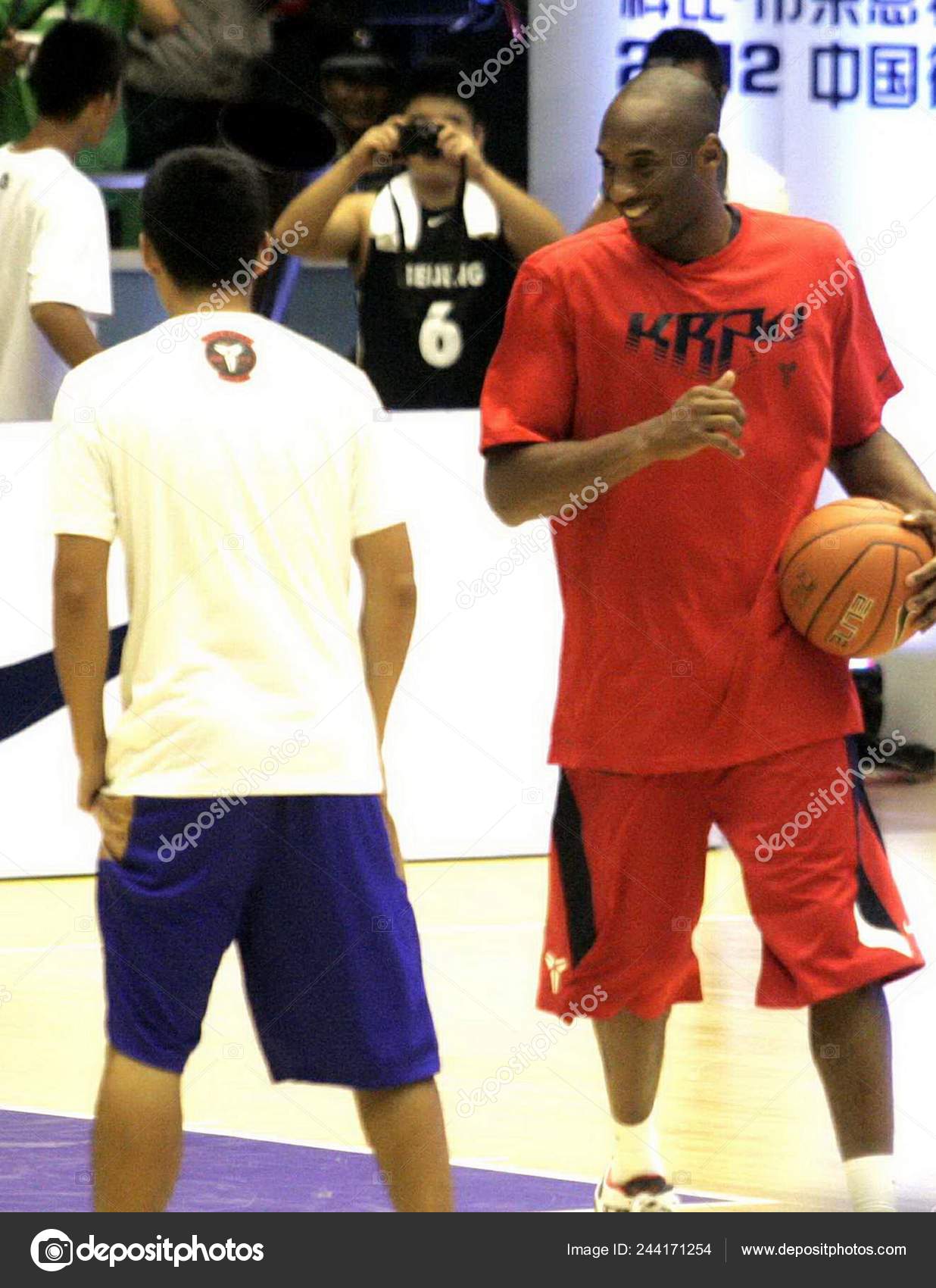 Nba Superstar Kobe Bryant Interacts Fans His China Tour Jinan — Stock ...