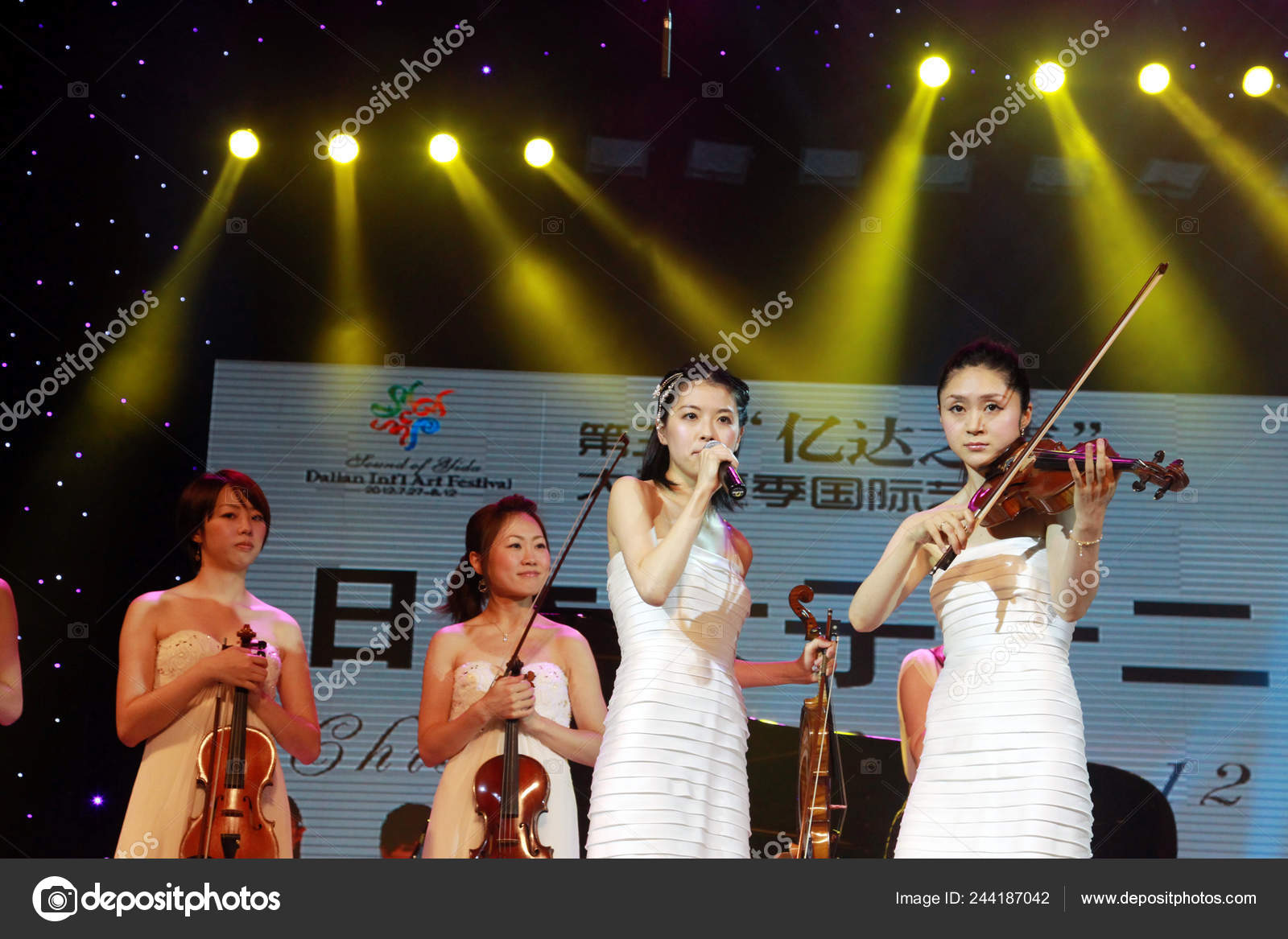 Members Japanese Violin Ensemble Group Chisako Takashima Violinists ...