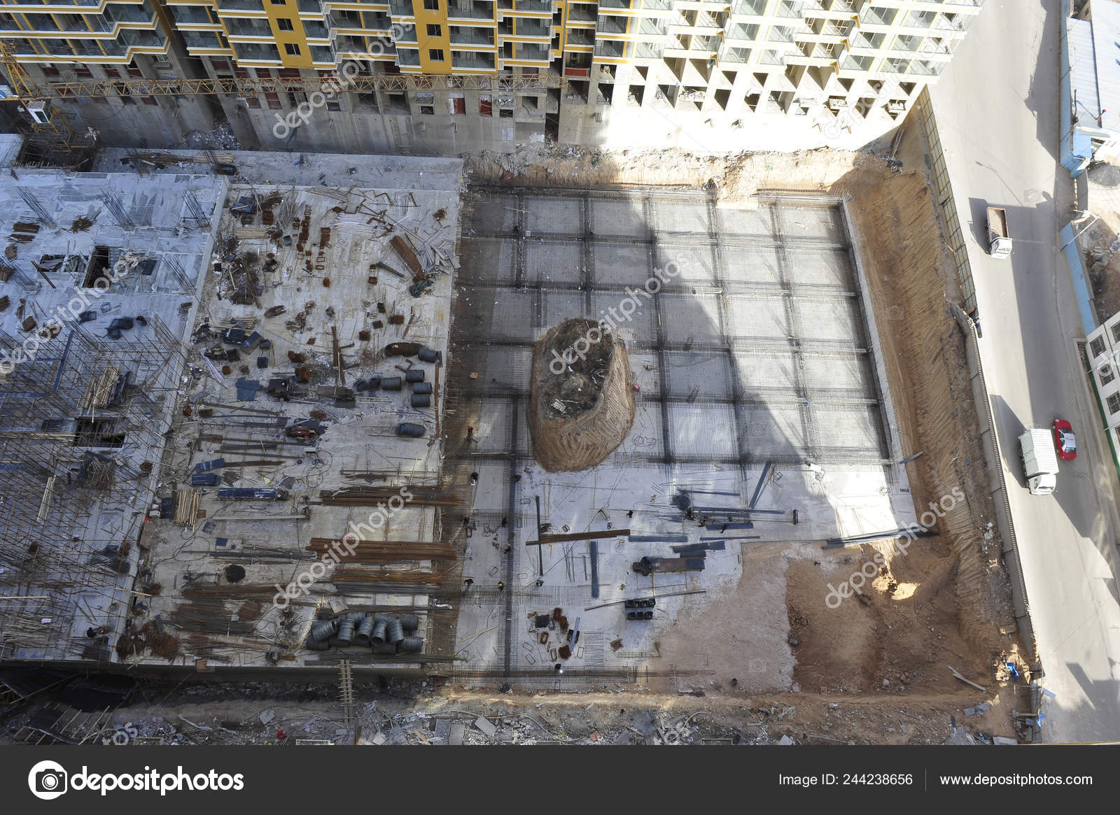 Chinese Migrant Workers Labor Next Tomb Isolated Hillock Construction ...