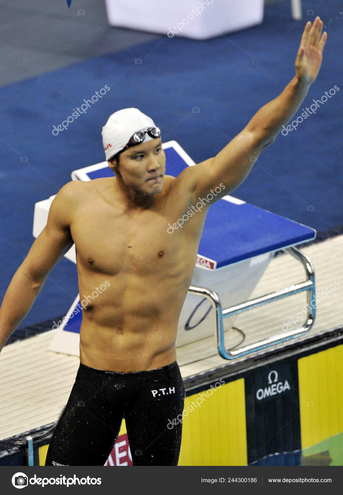 South Koreas Park Tae Hwan Celebrates Mens 400 Metre Freestyle – Stock ...