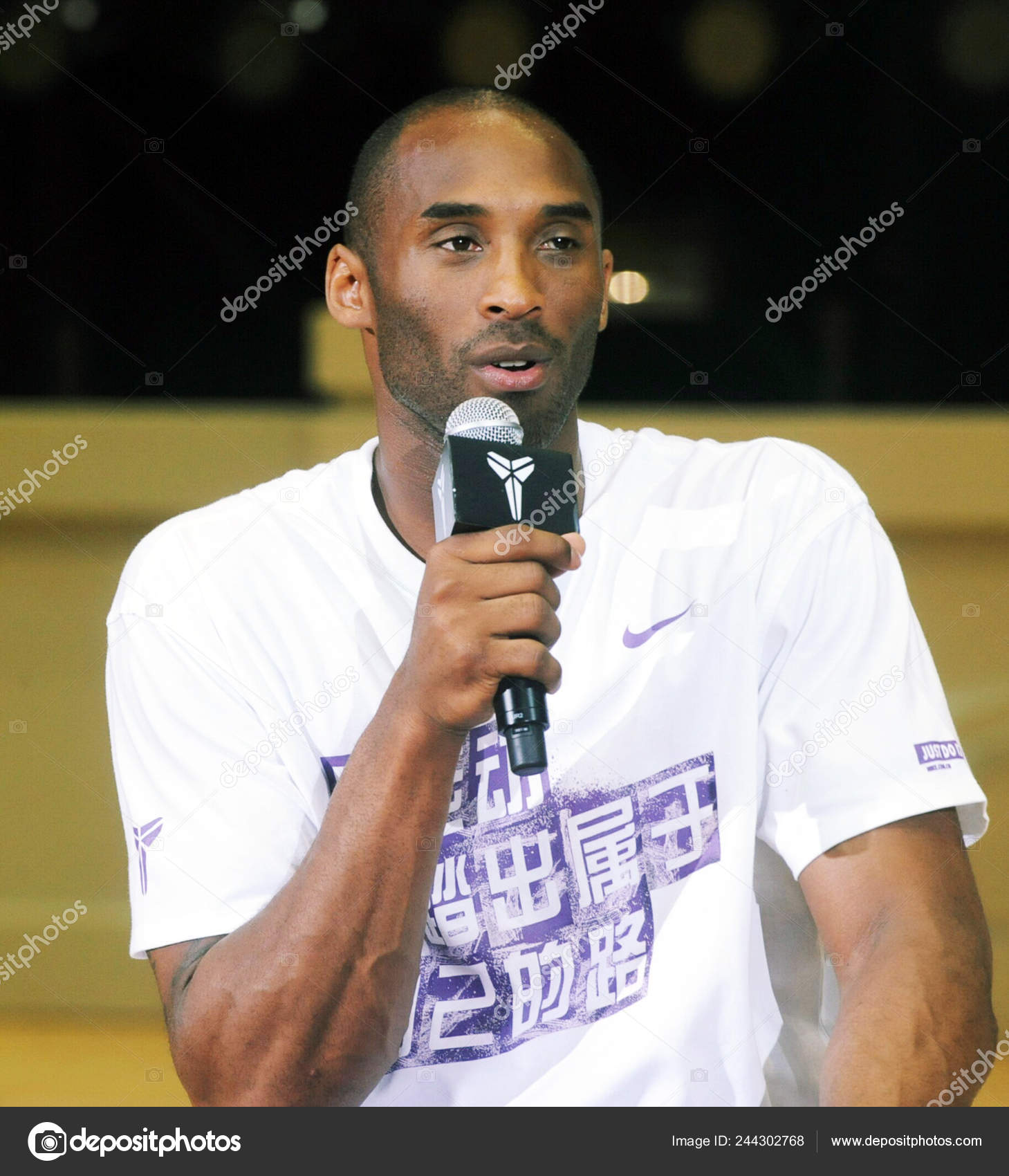 Nba Star Kobe Bryant Speaks Meeting Chinese Fans His China — Stock ...