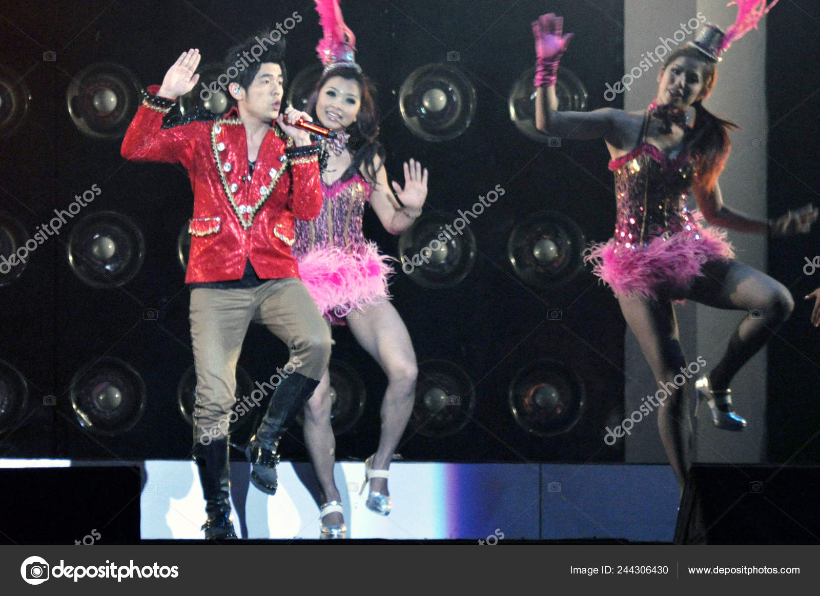Taiwanese Singer Actor Jay Chou Left Performs His Concert Guangzhou ...